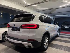 White BMW X5 2021 in Riga, with an engine capacity of 3.00 L and mileage of 94 thousand km for 40490 €, photo 7 on AUTOMOTO.COM.LV