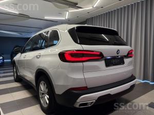 White BMW X5 2021 in Riga, with an engine capacity of 3.00 L and mileage of 94 thousand km for 40490 €, photo 9 on AUTOMOTO.COM.LV