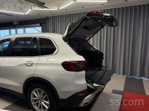 White BMW X5 2021 in Riga, with an engine capacity of 3.00 L and mileage of 94 thousand km for 40490 €, photo 10 on AUTOMOTO.COM.LV