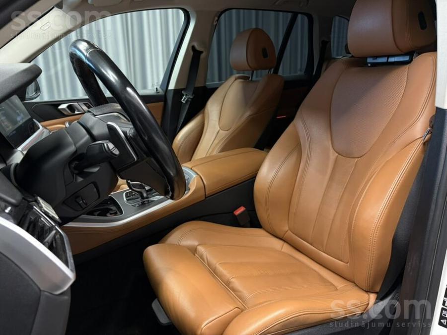 White BMW X5 2021 in Riga, with an engine capacity of 3.00 L and mileage of 94 thousand km for 40490 €, photo 13 on AUTOMOTO.COM.LV