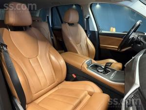 White BMW X5 2021 in Riga, with an engine capacity of 3.00 L and mileage of 94 thousand km for 40490 €, photo 18 on AUTOMOTO.COM.LV