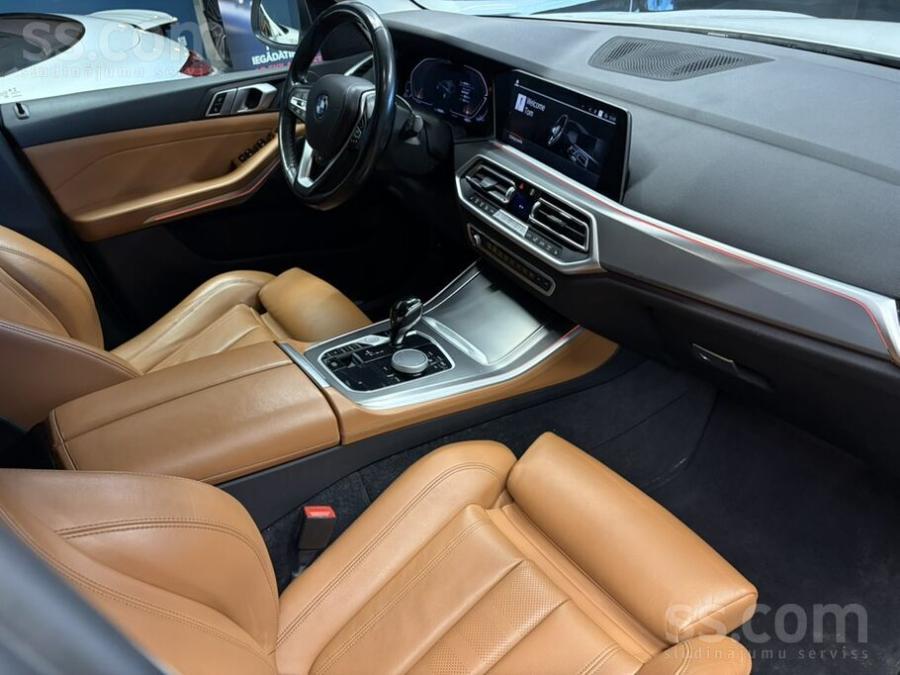 White BMW X5 2021 in Riga, with an engine capacity of 3.00 L and mileage of 94 thousand km for 40490 €, photo 19 on AUTOMOTO.COM.LV