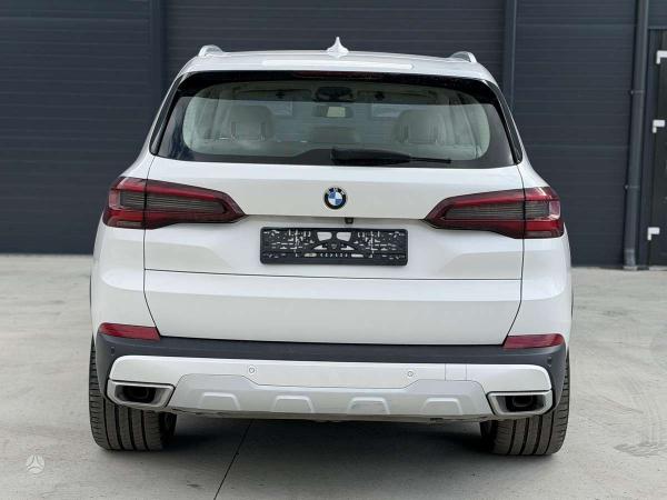 Balts BMW X5 2021 Kauņa, ar dzinēja tilpumu 3.00 L un nobraukumu 117 tūkst. km par 29650 €, foto 4 vietnē AUTOMOTO.COM.LV