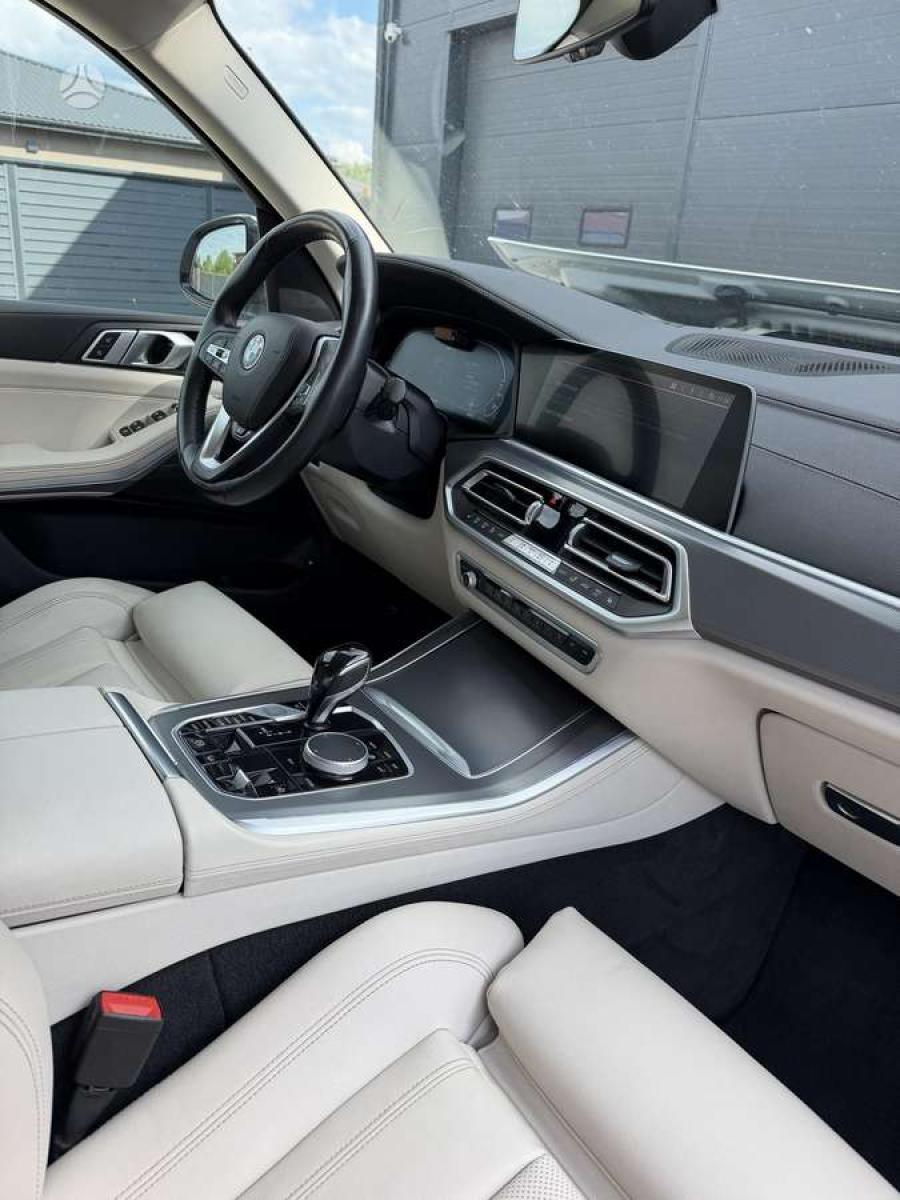 White BMW X5 2021 in Kaunas, with an engine capacity of 3.00 L and mileage of 117 thousand km for 29650 €, photo 8 on AUTOMOTO.COM.LV