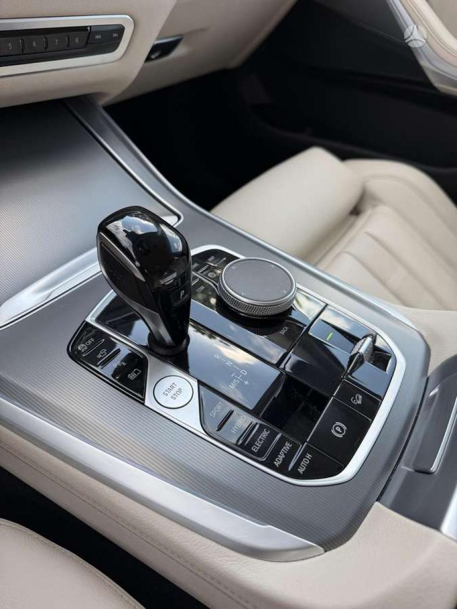 White BMW X5 2021 in Kaunas, with an engine capacity of 3.00 L and mileage of 117 thousand km for 29650 €, photo 12 on AUTOMOTO.COM.LV