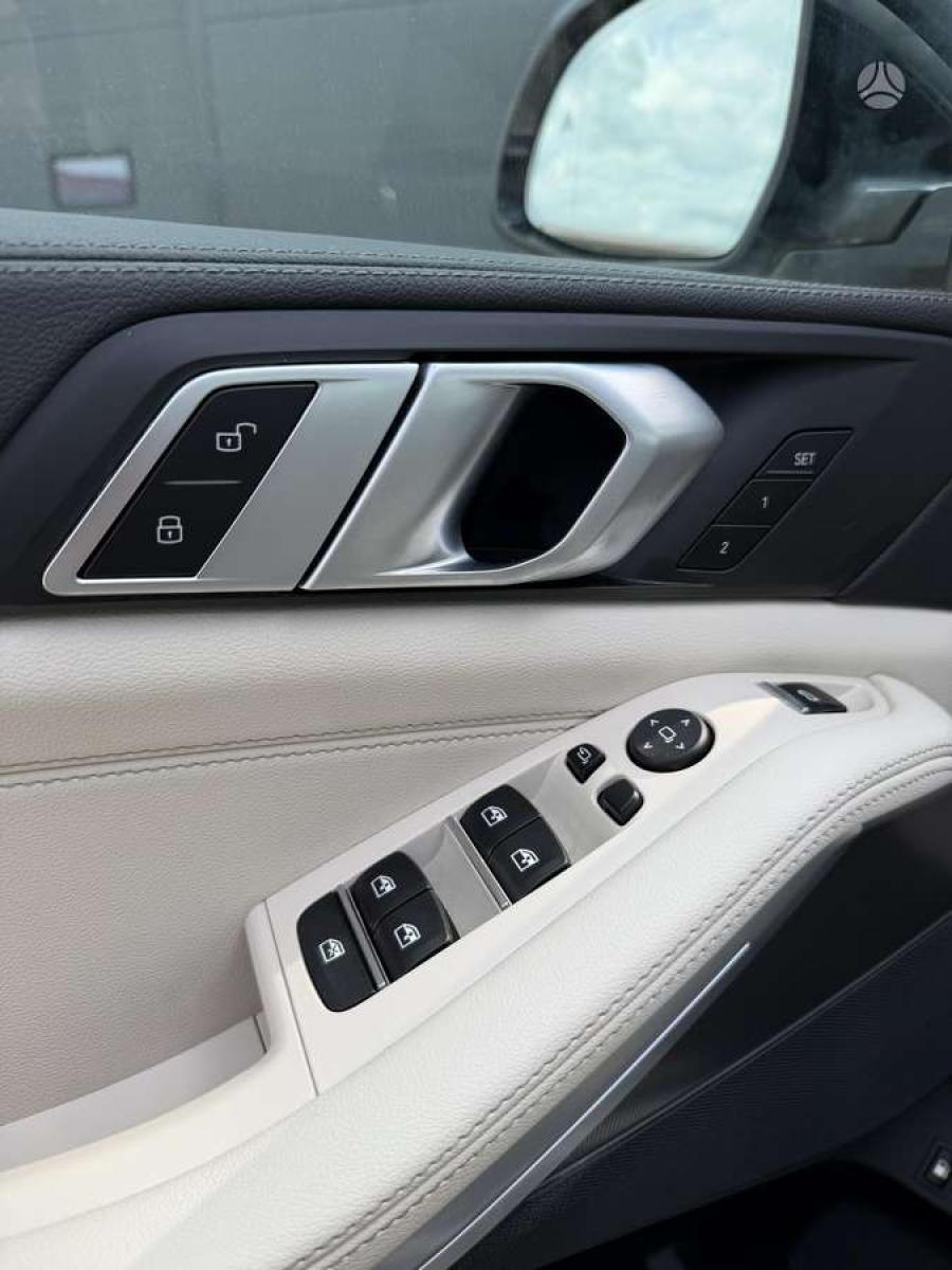 White BMW X5 2021 in Kaunas, with an engine capacity of 3.00 L and mileage of 117 thousand km for 29650 €, photo 19 on AUTOMOTO.COM.LV