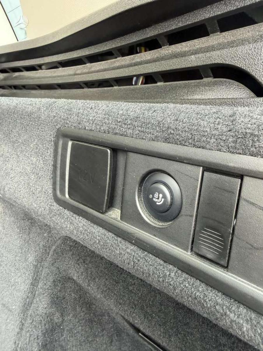 White BMW X5 2021 in Kaunas, with an engine capacity of 3.00 L and mileage of 117 thousand km for 29650 €, photo 21 on AUTOMOTO.COM.LV