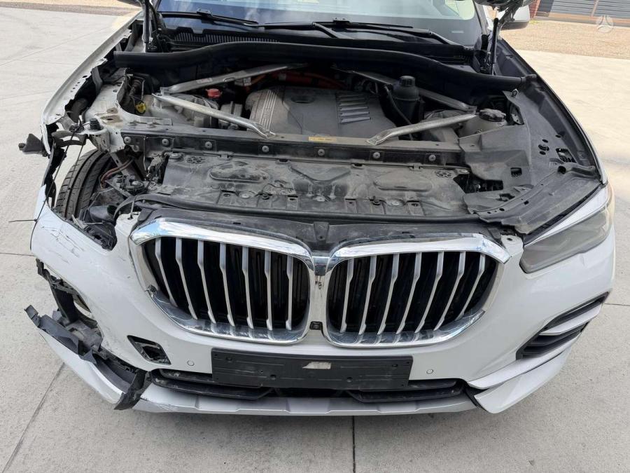 White BMW X5 2021 in Kaunas, with an engine capacity of 3.00 L and mileage of 117 thousand km for 29650 €, photo 22 on AUTOMOTO.COM.LV