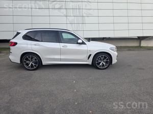 Белый БМВ Х5 2021 в Рига, объемом двигателя 3.00 л и пробегом 129 тыс. км за 49950 €, фото  на AUTOMOTO.COM.LV