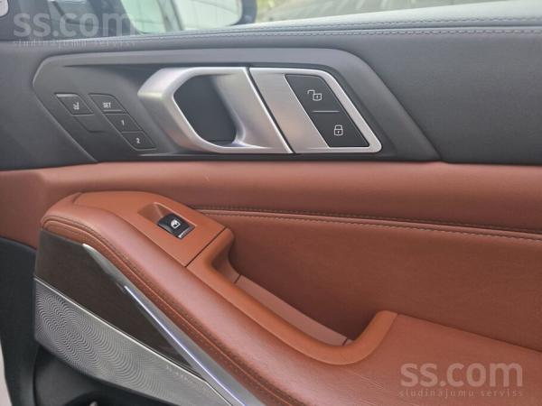 Balts BMW X5 2021 Rīga, ar dzinēja tilpumu 3.00 L un nobraukumu 129 tūkst. km par 49950 €, foto 4 vietnē AUTOMOTO.COM.LV