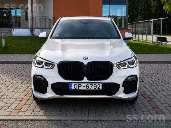 Белый БМВ Х5 2021 в Рига, объемом двигателя 3.00 л и пробегом 132 тыс. км за 45500 €, фото 1 на AUTOMOTO.COM.LV