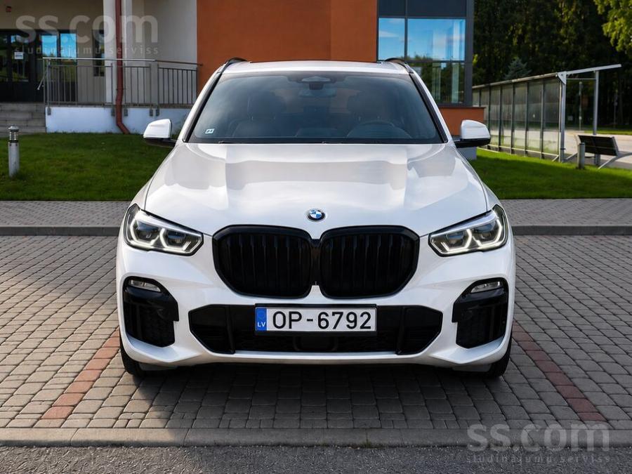 Balts BMW X5 2021 Rīga, ar dzinēja tilpumu 3.00 L un nobraukumu 132 tūkst. km par 45500 €, foto 1 vietnē AUTOMOTO.COM.LV