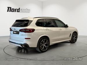 Balts BMW X5 2021 Tallina, ar dzinēja tilpumu 3.00 L un nobraukumu 145 tūkst. km par 47900 €, foto 3 vietnē AUTOMOTO.COM.LV