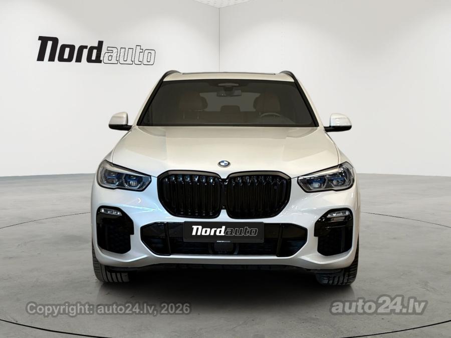 Balts BMW X5 2021 Tallina, ar dzinēja tilpumu 3.00 L un nobraukumu 145 tūkst. km par 47900 €, foto 4 vietnē AUTOMOTO.COM.LV