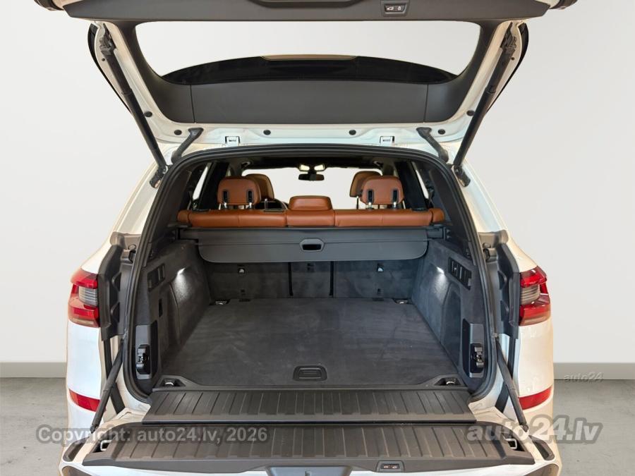 Balts BMW X5 2021 Tallina, ar dzinēja tilpumu 3.00 L un nobraukumu 145 tūkst. km par 47900 €, foto 16 vietnē AUTOMOTO.COM.LV