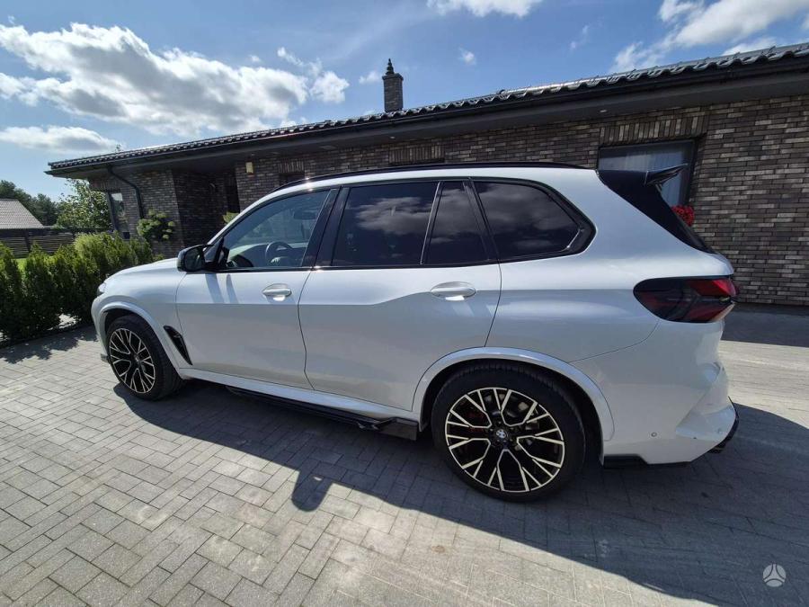 White BMW X5 2021 in Klaipeda, with an engine capacity of 3.00 L and mileage of 68 thousand km for 42000 €, photo 4 on AUTOMOTO.COM.LV
