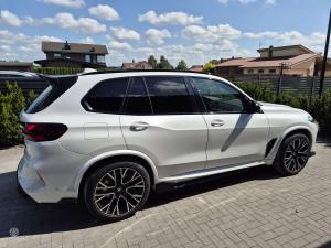 White BMW X5 2021 in Klaipeda, with an engine capacity of 3.00 L and mileage of 68 thousand km for 42000 €, photo 7 on AUTOMOTO.COM.LV