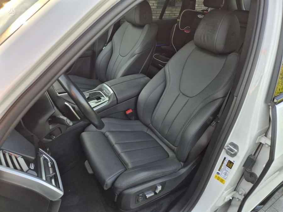 White BMW X5 2021 in Klaipeda, with an engine capacity of 3.00 L and mileage of 68 thousand km for 42000 €, photo 9 on AUTOMOTO.COM.LV