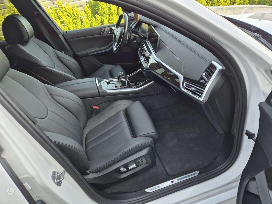 White BMW X5 2021 in Klaipeda, with an engine capacity of 3.00 L and mileage of 68 thousand km for 42000 €, photo 10 on AUTOMOTO.COM.LV