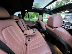 White BMW X5 2021 in Vilnius, with an engine capacity of 4.40 L and mileage of 182 thousand km for 39999 €, photo 39 on AUTOMOTO.COM.LV