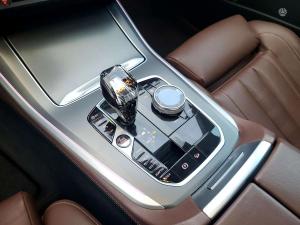 White BMW X5 2021 in Vilnius, with an engine capacity of 4.40 L and mileage of 182 thousand km for 39999 €, photo 45 on AUTOMOTO.COM.LV