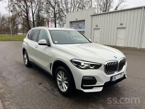 White BMW X5 2021 in Riga, with an engine capacity of 3.00 L and mileage of 78 thousand km for 40500 €, photo  on AUTOMOTO.COM.LV