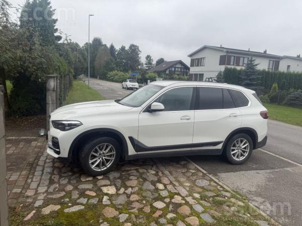 Balts BMW X5 2021 Rīga, ar dzinēja tilpumu 3.00 L un nobraukumu 80 tūkst. km par 39000 €, foto 1 vietnē AUTOMOTO.COM.LV
