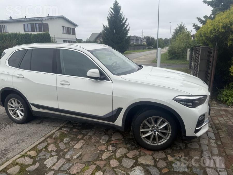 Balts BMW X5 2021 Rīga, ar dzinēja tilpumu 3.00 L un nobraukumu 80 tūkst. km par 39000 €, foto 3 vietnē AUTOMOTO.COM.LV