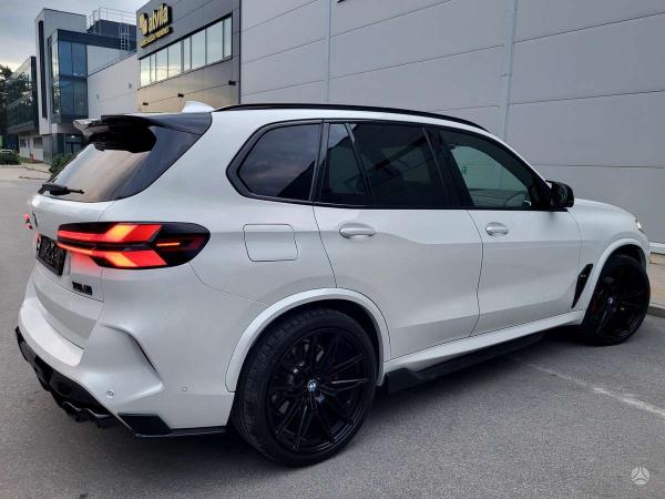White BMW X5 2021 in Vilnius, with an engine capacity of 4.40 L and mileage of 180 thousand km for 38999 €, photo 8 on AUTOMOTO.COM.LV