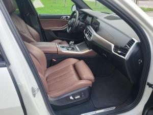 White BMW X5 2021 in Vilnius, with an engine capacity of 4.40 L and mileage of 180 thousand km for 38999 €, photo 41 on AUTOMOTO.COM.LV