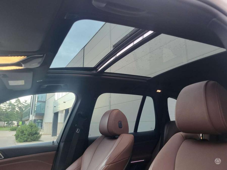 White BMW X5 2021 in Vilnius, with an engine capacity of 4.40 L and mileage of 180 thousand km for 38999 €, photo 44 on AUTOMOTO.COM.LV