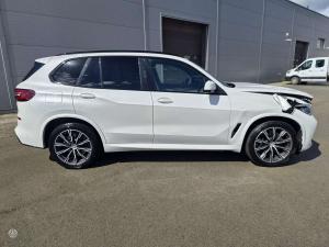 Balts BMW X5 2021 Mažeikiai, ar dzinēja tilpumu 3.00 L un nobraukumu 93 tūkst. km par 26900 €, foto 6 vietnē AUTOMOTO.COM.LV