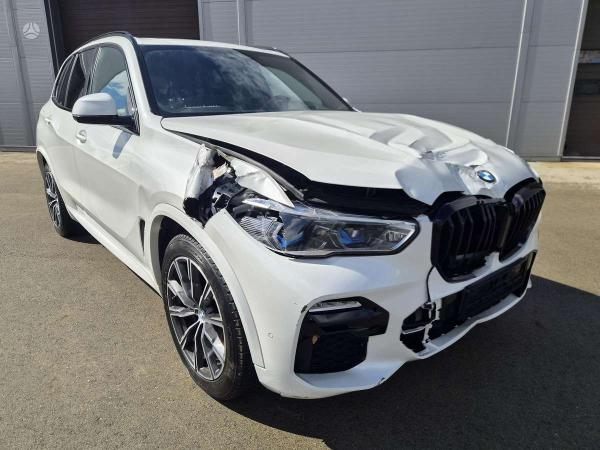 Balts BMW X5 2021 Mažeikiai, ar dzinēja tilpumu 3.00 L un nobraukumu 93 tūkst. km par 26900 €, foto 6 vietnē AUTOMOTO.COM.LV