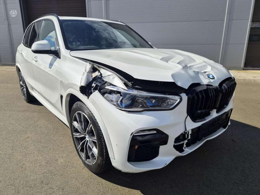 Balts BMW X5 2021 Mažeikiai, ar dzinēja tilpumu 3.00 L un nobraukumu 93 tūkst. km par 26900 €, foto 7 vietnē AUTOMOTO.COM.LV