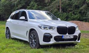 Balts BMW X5 2021 Tallina, ar dzinēja tilpumu 3.00 L un nobraukumu 76 tūkst. km par 52500 €, foto  vietnē AUTOMOTO.COM.LV