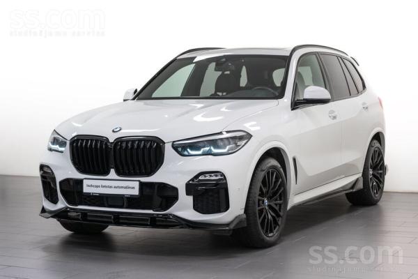 Белый БМВ Х5 2021 в Рига, объемом двигателя 3.00 л и пробегом 107 тыс. км за 48500 €, фото 1 на AUTOMOTO.COM.LV
