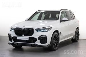 Белый БМВ Х5 2021 в Рига, объемом двигателя 3.00 л и пробегом 107 тыс. км за 48500 €, фото  на AUTOMOTO.COM.LV