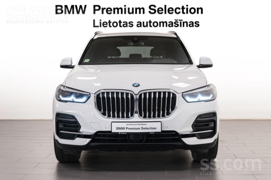 White BMW X5 2022 in Riga, with an engine capacity of 3.00 L and mileage of 94 thousand km for 7499 €, photo 3 on AUTOMOTO.COM.LV