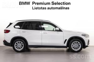 White BMW X5 2022 in Riga, with an engine capacity of 3.00 L and mileage of 94 thousand km for 7499 €, photo 8 on AUTOMOTO.COM.LV