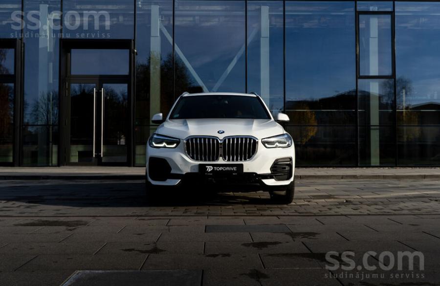 White BMW X5 2022 in Riga, with an engine capacity of 3.00 L and mileage of 0 thousand km for 46000 €, photo 3 on AUTOMOTO.COM.LV