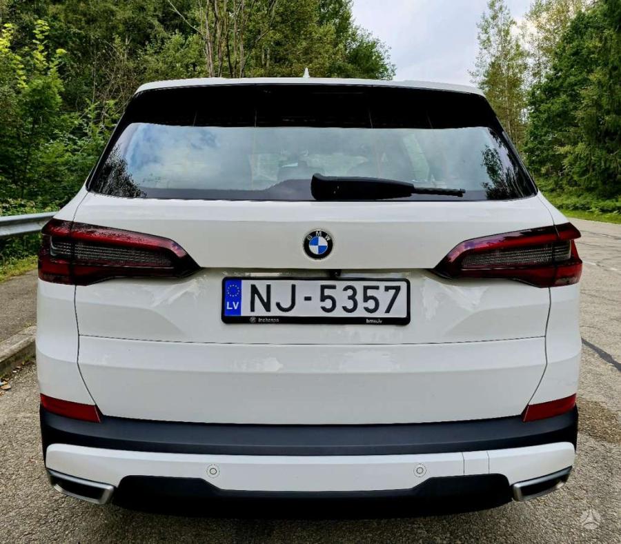 White BMW X5 2022 in Riga, with an engine capacity of 2.99 L and mileage of 50 thousand km for 52000 €, photo 7 on AUTOMOTO.COM.LV