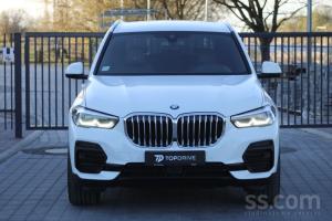 White BMW X5 2022 in Riga, with an engine capacity of 3.00 L and mileage of 98 thousand km for 44700 €, photo 3 on AUTOMOTO.COM.LV