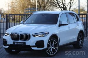 White BMW X5 2022 in Riga, with an engine capacity of 3.00 L and mileage of 98 thousand km for 44700 €, photo 4 on AUTOMOTO.COM.LV