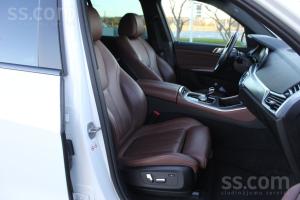 White BMW X5 2022 in Riga, with an engine capacity of 3.00 L and mileage of 98 thousand km for 44700 €, photo 11 on AUTOMOTO.COM.LV