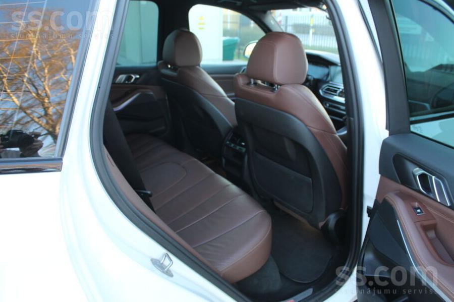 White BMW X5 2022 in Riga, with an engine capacity of 3.00 L and mileage of 98 thousand km for 44700 €, photo 13 on AUTOMOTO.COM.LV