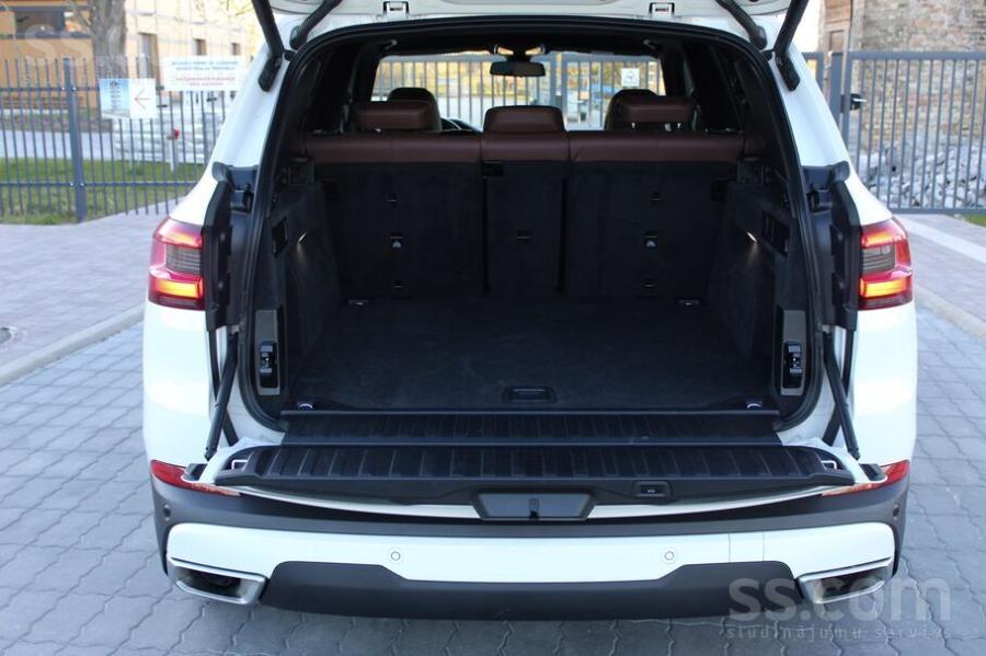 White BMW X5 2022 in Riga, with an engine capacity of 3.00 L and mileage of 98 thousand km for 44700 €, photo 26 on AUTOMOTO.COM.LV