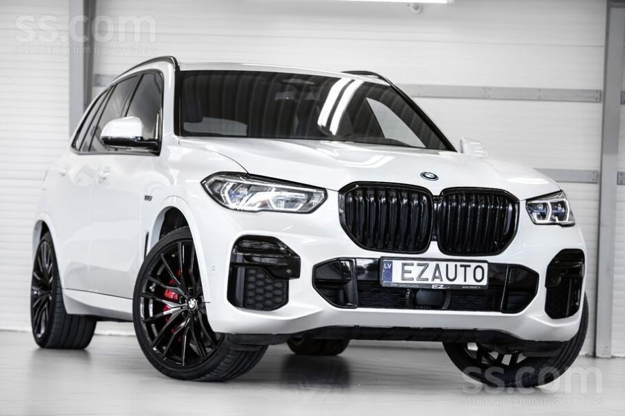 White BMW X5 2022 in Tukums, with an engine capacity of 3.00 L and mileage of 0 thousand km for 55777 €, photo 3 on AUTOMOTO.COM.LV
