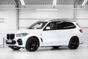 White BMW X5 2022 in Tukums, with an engine capacity of 3.00 L and mileage of 0 thousand km for 55777 €, photo 7 on AUTOMOTO.COM.LV