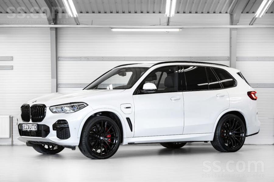 White BMW X5 2022 in Tukums, with an engine capacity of 3.00 L and mileage of 0 thousand km for 55777 €, photo 7 on AUTOMOTO.COM.LV