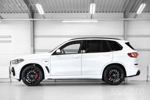 White BMW X5 2022 in Tukums, with an engine capacity of 3.00 L and mileage of 0 thousand km for 55777 €, photo 8 on AUTOMOTO.COM.LV